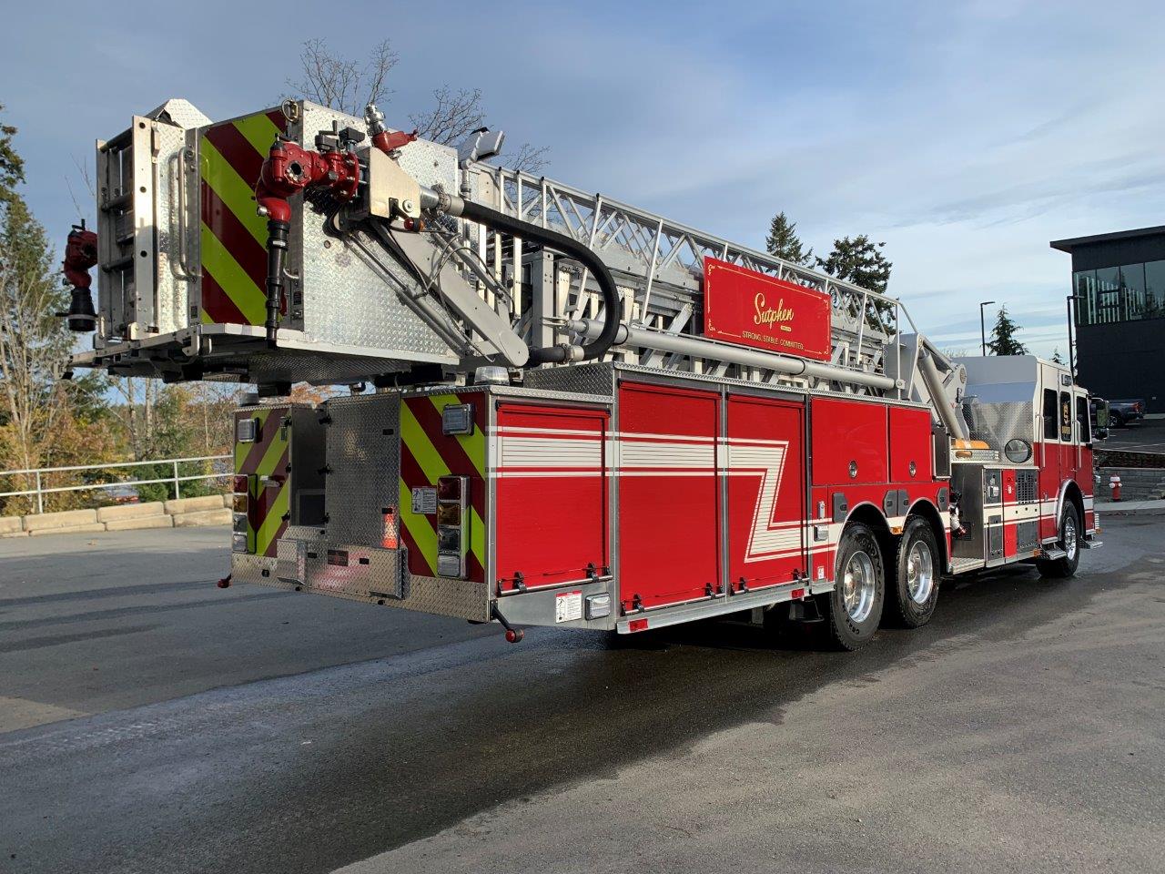 SPH 100 Aerial Platform-Ladysmith Fire Rescue - Fort Garry Fire Trucks